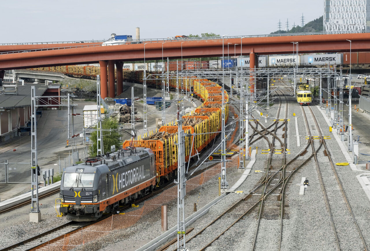 Gamla röda och nya gröna lok – Järnvägar.nu