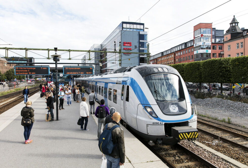 Upphandling för pendeltåg i Stockholm avbruten – Järnvägar.nu